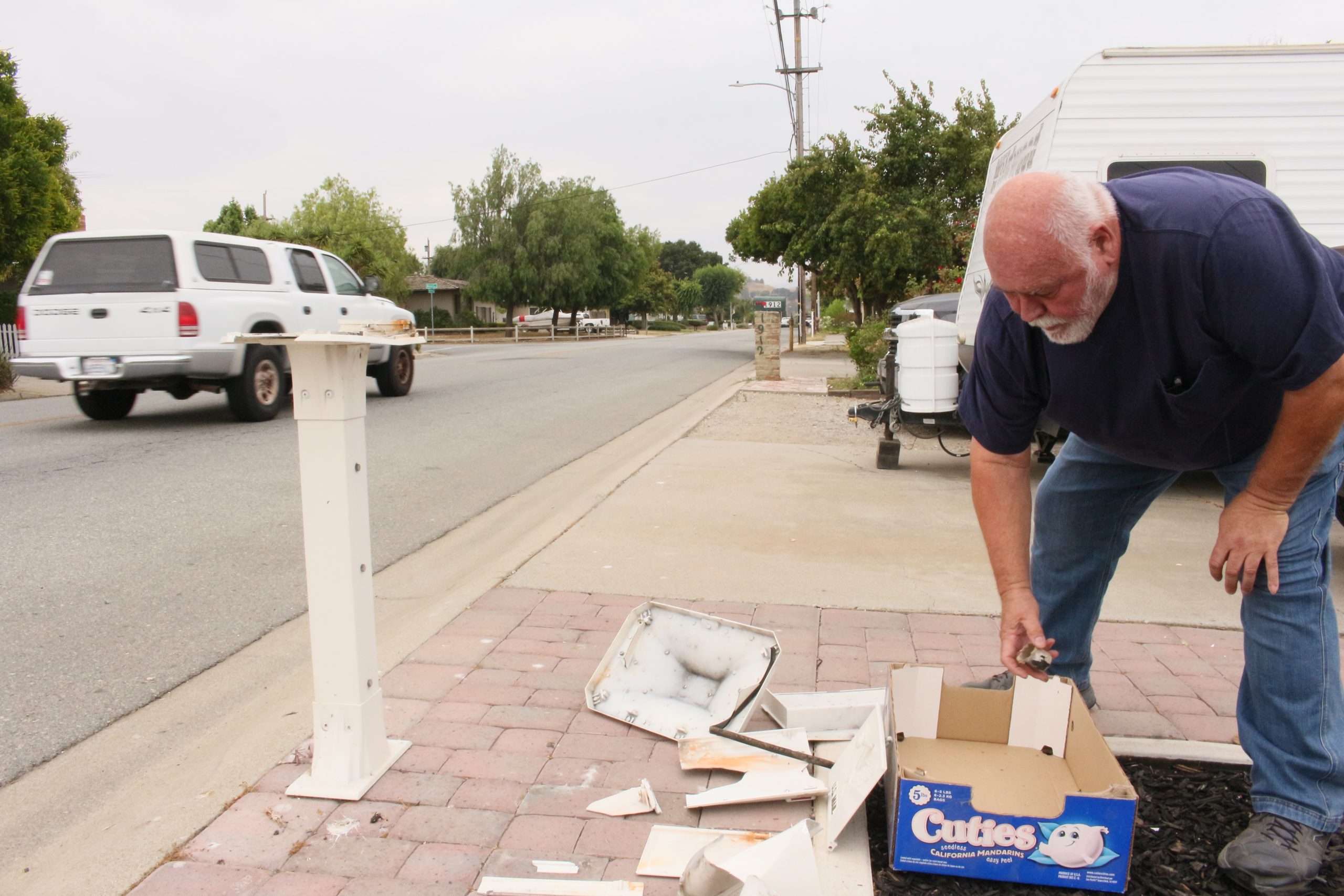 Explosion destroys Hollister resident’s mailbox | BenitoLink